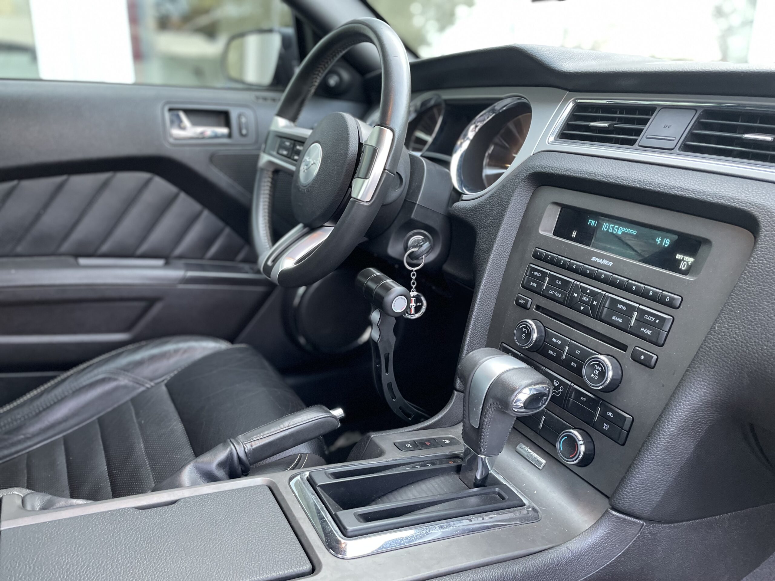 Ford Mustang GT s ručním ovládáním plynu a brzdy - CanoCarHandy